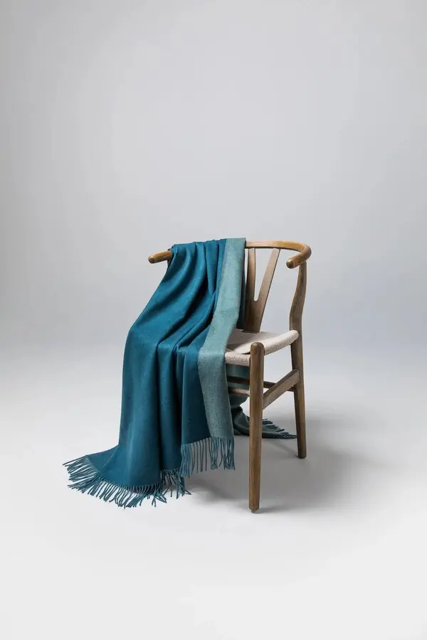 Johnstons Of Elgin Reversible Cashmere Teal Throw - Blue