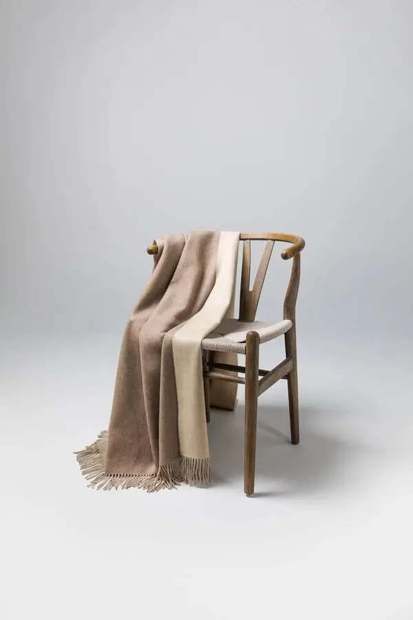 Johnstons Of Elgin Reversible Cashmere Light Throw - Brown