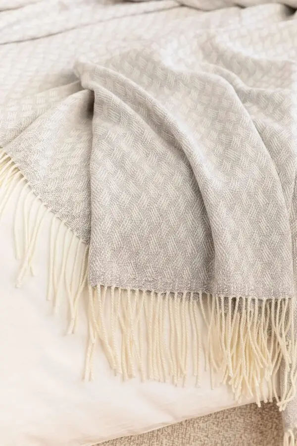Johnstons Of Elgin Trellis Weave Merino Bed Throw In Silver