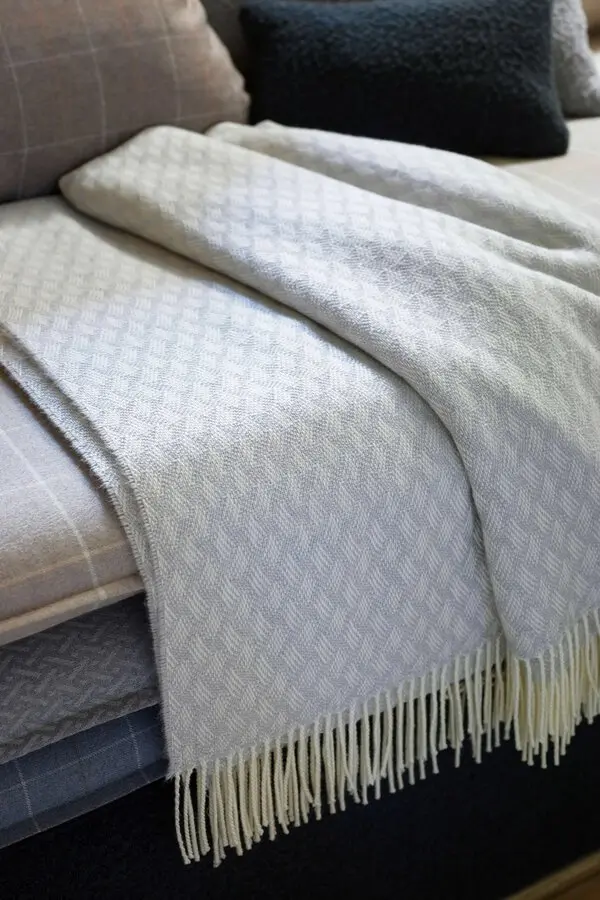 Johnstons Of Elgin Trellis Weave Merino Bed Throw In Silver