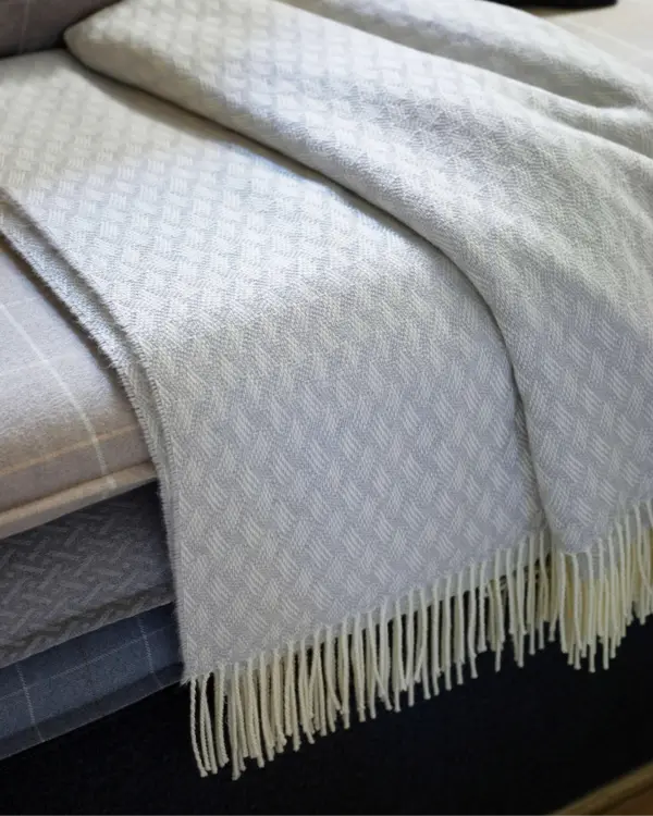 Johnstons Of Elgin Trellis Weave Merino Bed Throw In Silver - Grey