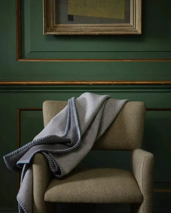 Johnstons Of Elgin Reversible Blanket Stitched Throw In Silver - Grey
