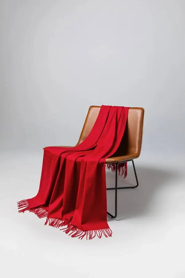 Johnstons Of Elgin Plain Cashmere Throw In Classic - Red