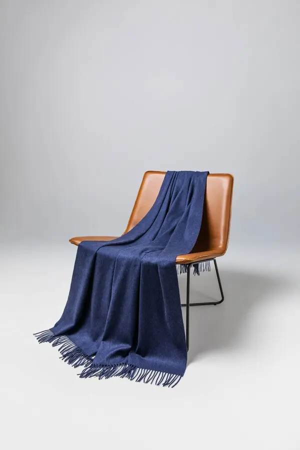 Johnstons Of Elgin Plain Cashmere Throw In Dark Denim - Blue