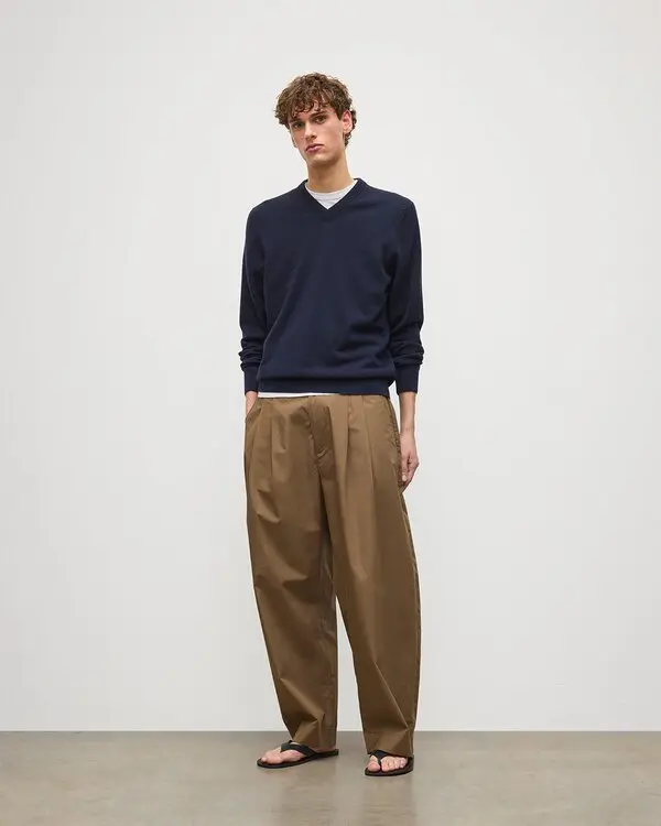 Johnstons Of Elgin Classic Cashmere V-neck Jumper - Navy