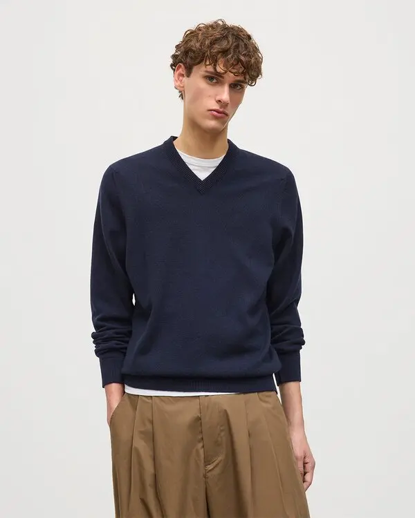 Johnstons Of Elgin Classic Cashmere V-neck Jumper - Navy