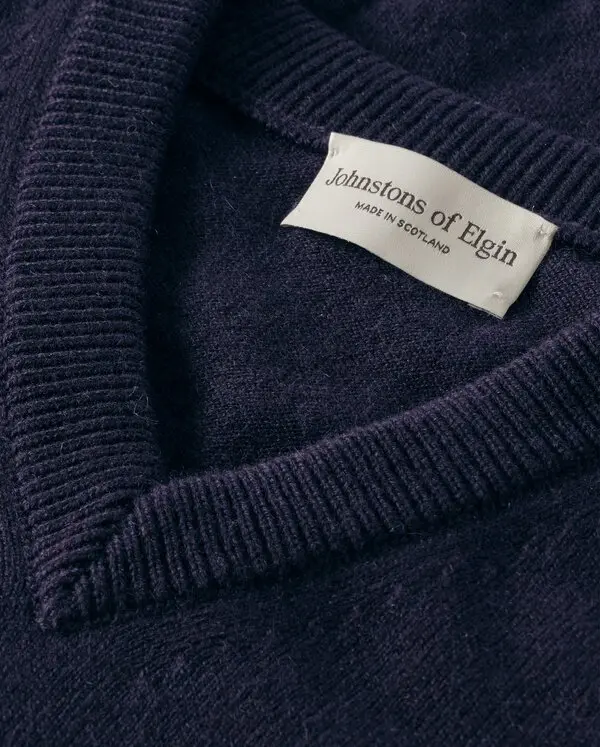 Johnstons Of Elgin Classic Cashmere V-neck Jumper - Navy