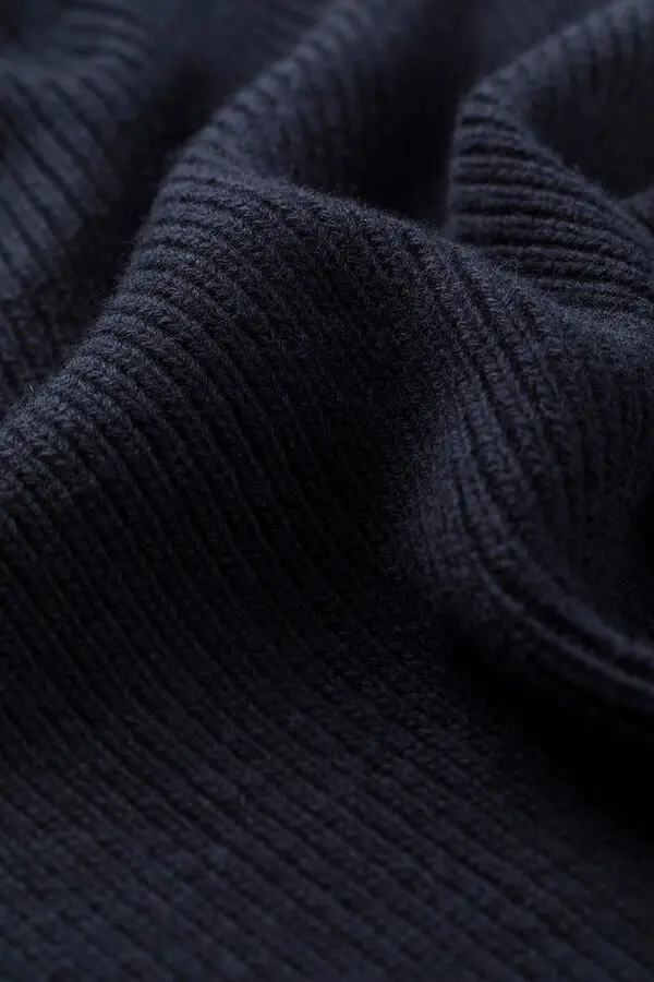 Johnstons Of Elgin Ribbed Dark Cashmere Scarf