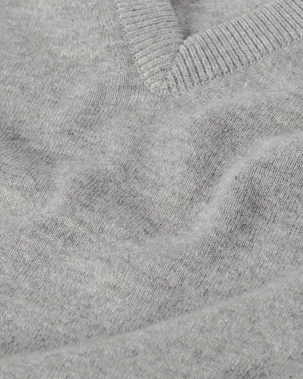 Johnstons Of Elgin Rory Light Classic Cashmere V-neck Jumper