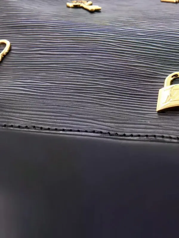 LOUIS VUITTON Love Lock Neonoe Bucket Bag