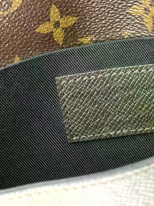 LOUIS VUITTON Pochette Voyage Steamer Clutch