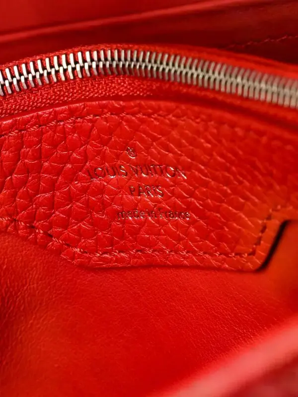 LOUIS VUITTON Capucines Mm Satchel - Red