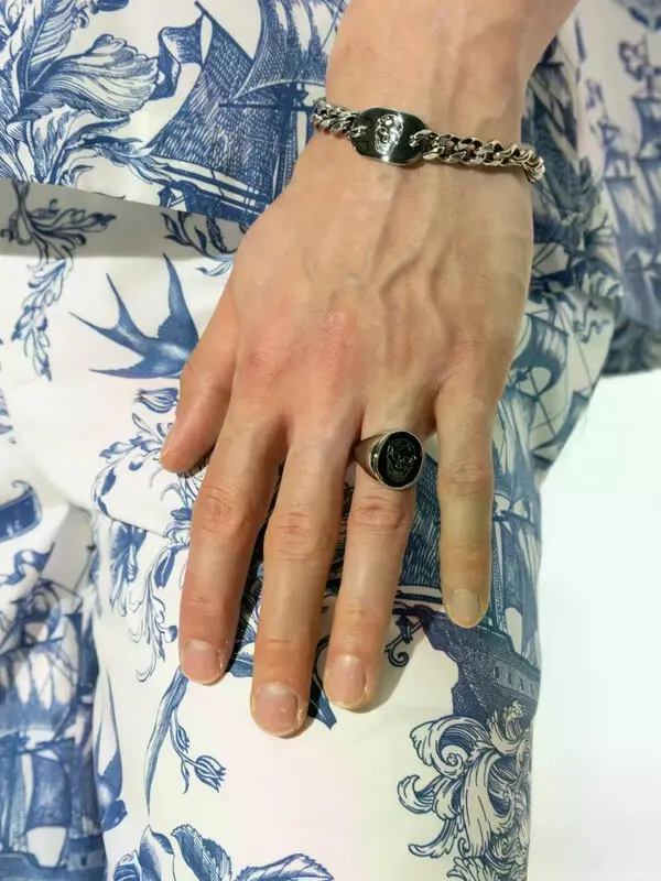 Alexander McQueen Skull-embossed Signet Ring
