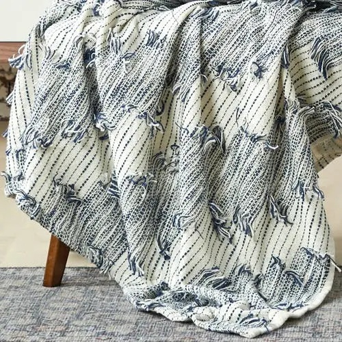 CAROL & FRANK Griffin Accent Throw Blanket