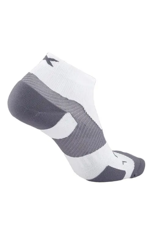 2xu Vectr Light Cushion 1/4 Crew Socks - White/grey