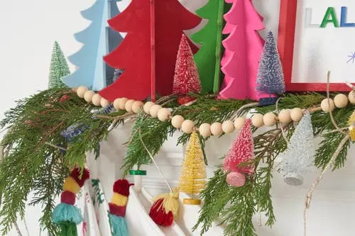 CAROL & FRANK Color Bottle Brush Tree Garland
