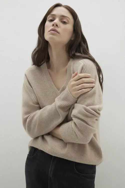 Naked Cashmere Sydney V-neck Cashmere Sweater - Flax