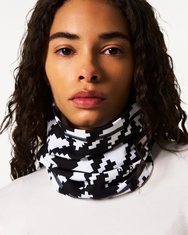 Perfect Moment Houndstooth Snood