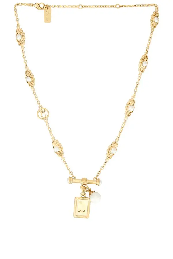 Chloé Pendant Necklace In Metallic Gold - Gold & Pearly