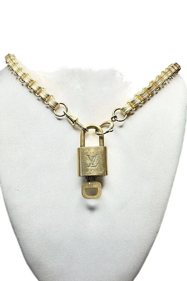 LUX REVIVAL Vintage 1990s Lv Padlock And Key With Chain Necklace