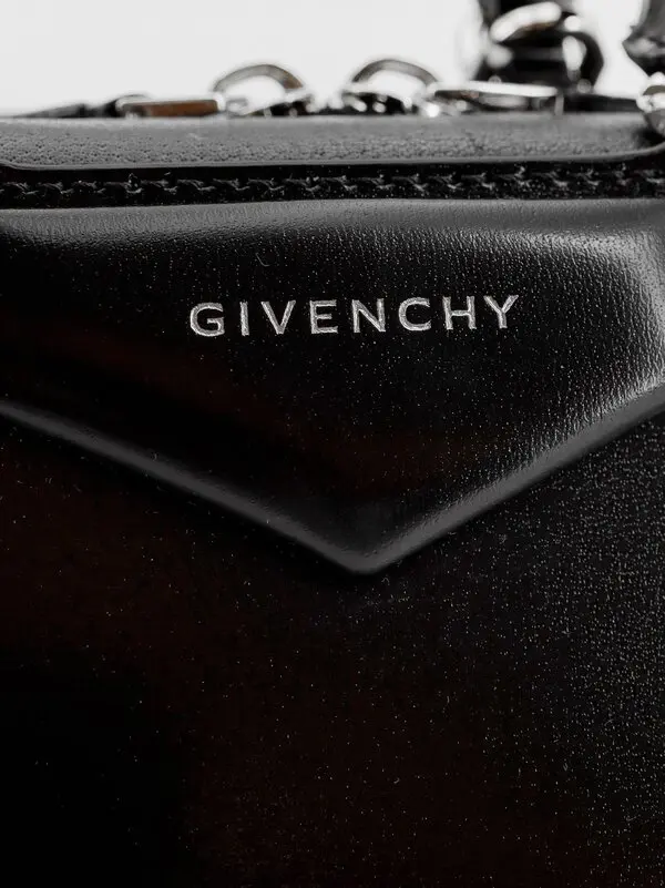 Givenchy Antigona Small Leather Handbag - Black