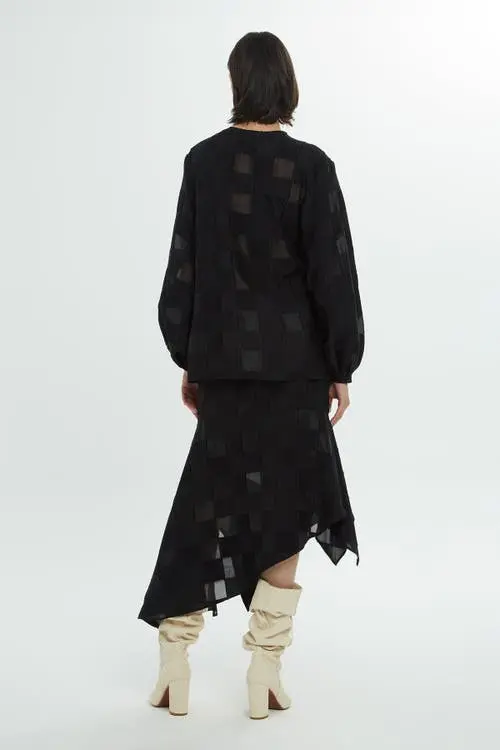 GIZIA V-neck Long Sleeve Blouse