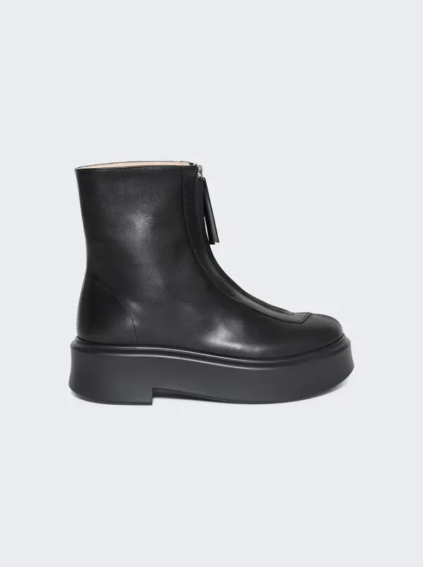 THE ROW Zipped Boots - Black
