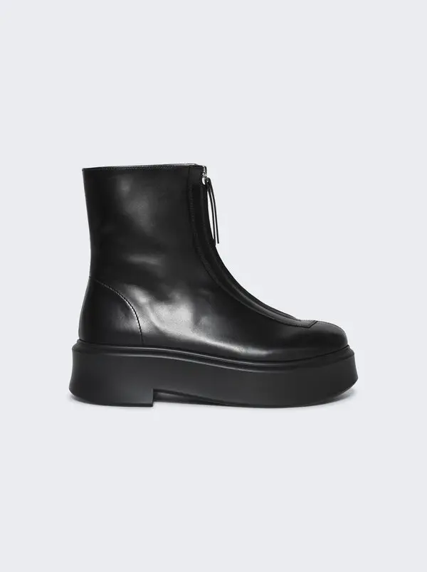 THE ROW Zipped Boots - Black