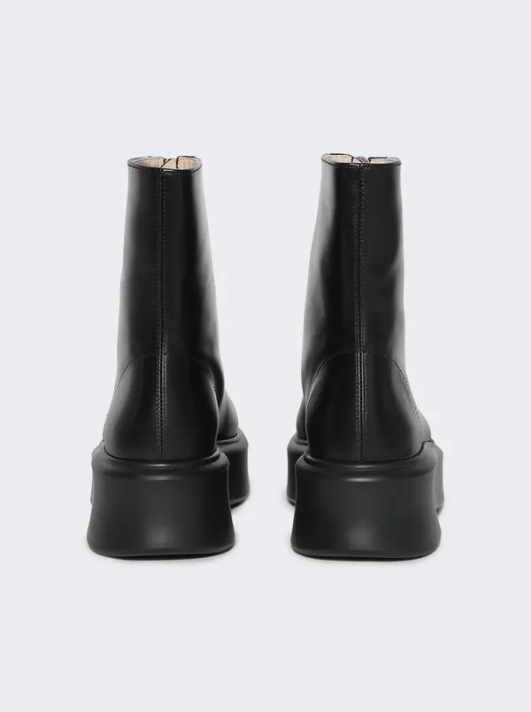THE ROW Zipped Boots - Black