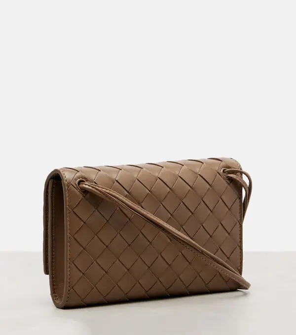 Bottega Veneta Andiamo Intrecciato Leather Clutch - Brown