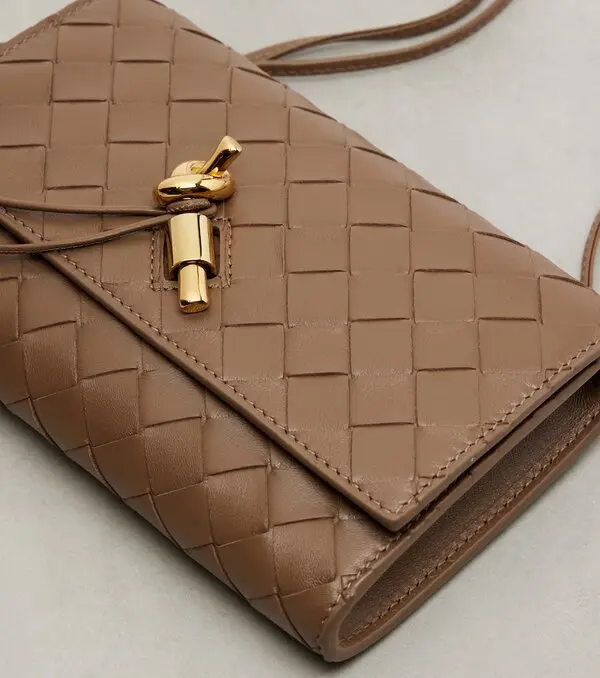 Bottega Veneta Andiamo Intrecciato Leather Clutch - Brown