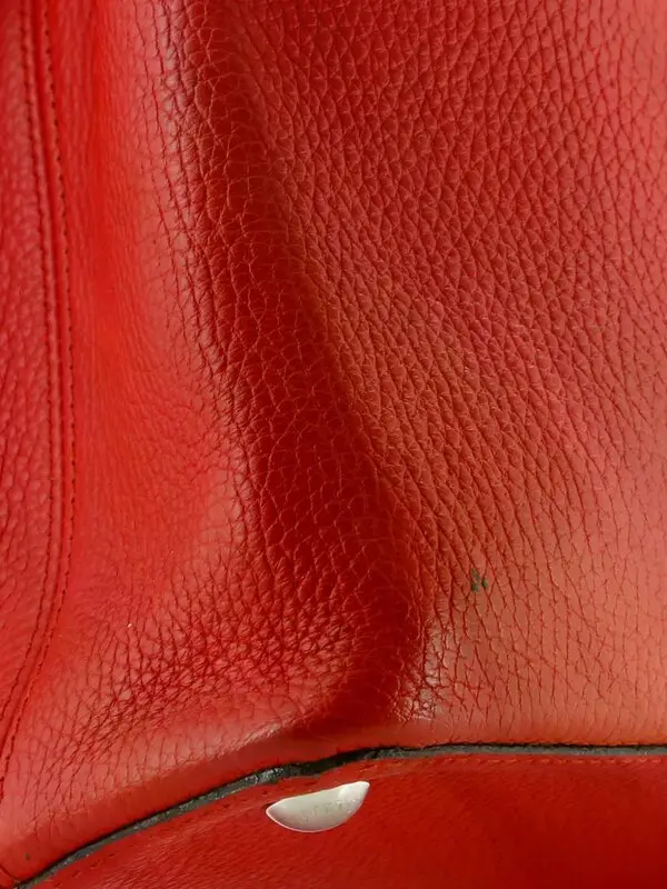 LOUIS VUITTON Capucines Mm Satchel - Red