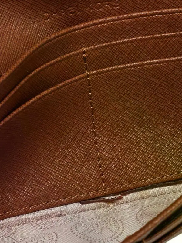 Michael Kors 2010 Jet Set Wallet - Brown