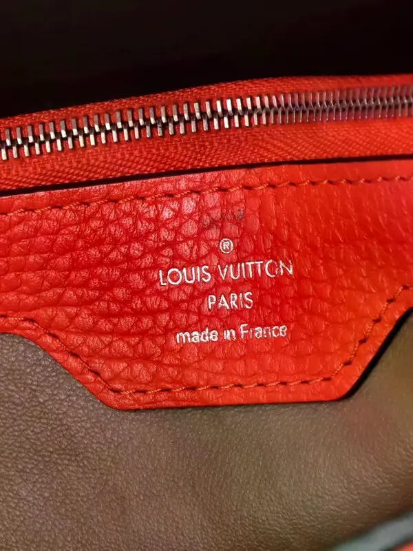 LOUIS VUITTON Capucines Mm Satchel Leather Bag - Red