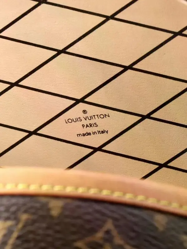 LOUIS VUITTON Petite Boite Chapeau Crossbody Bag Monogram Canvas - Brown