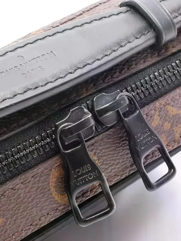 LOUIS VUITTON 2021s Monogram Crossbody Bag