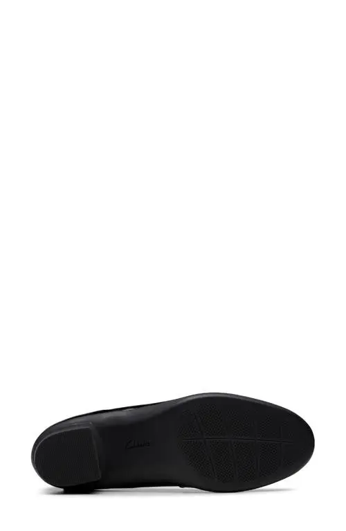 Clarks Shaya Poppy Pump - Black Patent