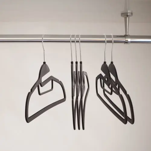 ELAMA 30 Piece Rubber Non Slip Hanger With Hanging Tab