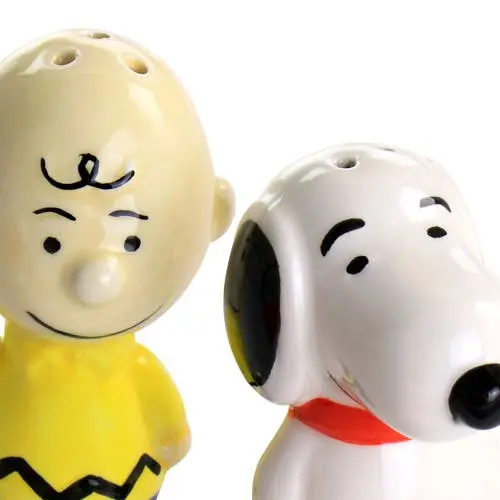 PEANUTS Classical Pals Charlie Brown And Snoopy Figurine Salt And Pepper Shaker Set