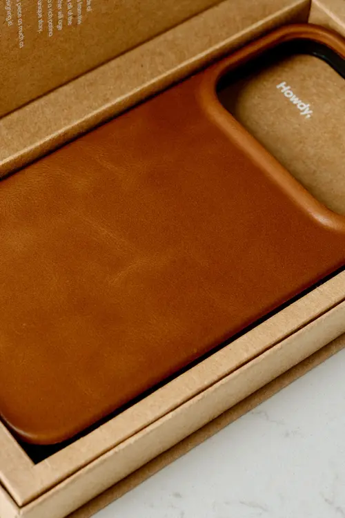 BLUEBONNET The Minimalist Iphone 17 Pro Leather Magsafe Case