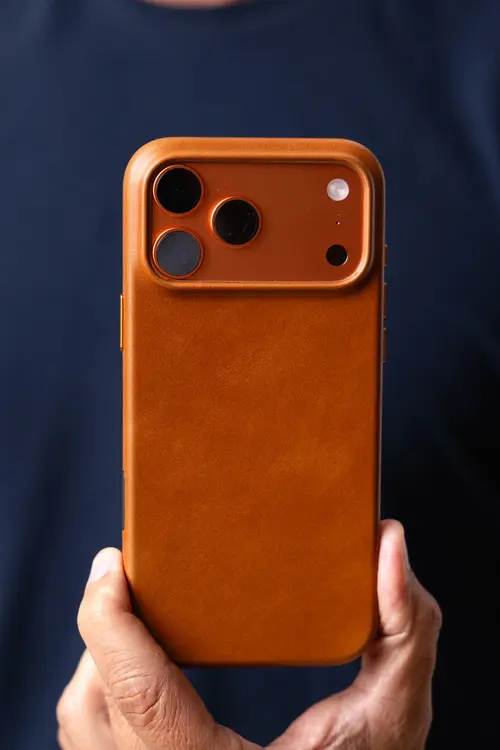 BLUEBONNET The Minimalist Iphone 17 Pro Leather Magsafe Case