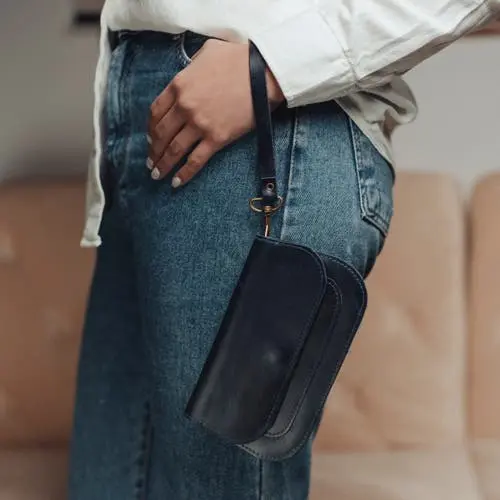 SUTISANA USA Leather Wristlet Wallet - Navy