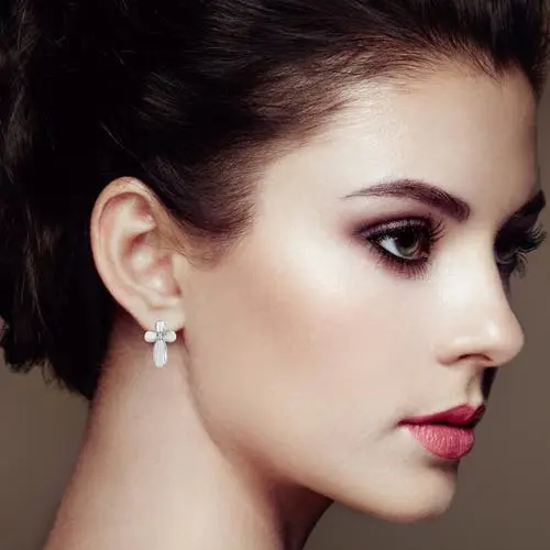 HAUS OF BRILLIANCE Silver Prong Diamond Accent Floral Cross Stud Earrings