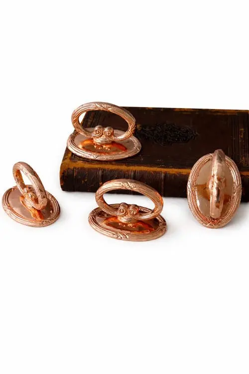 COPPERMILL KITCHEN Set Of 4 Vintage-inspired Napkin Rings With Embossed Cross And Bow - Copper