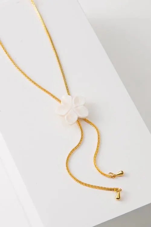 NOONDAY COLLECTION Plumeria Lariat Necklace - White