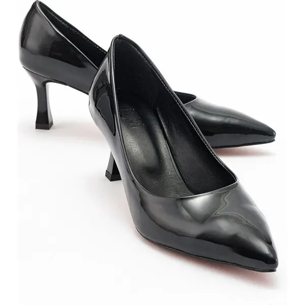 PROLOGUE SHOES Pedra Pointed Toe Pump - Black Patent