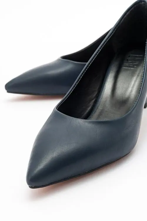 PROLOGUE SHOES Pedra Pointed Toe Pump - Navy