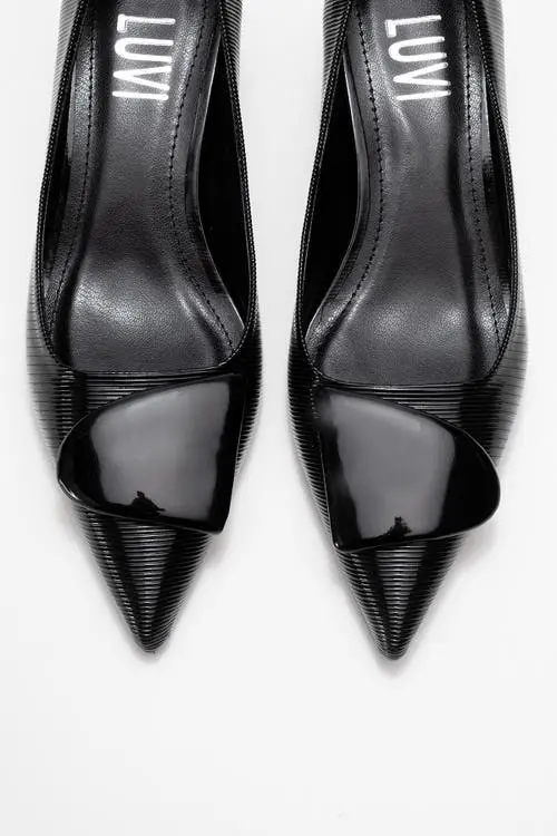 PROLOGUE SHOES Briana Buckle Pointed Toe Pumps - Black
