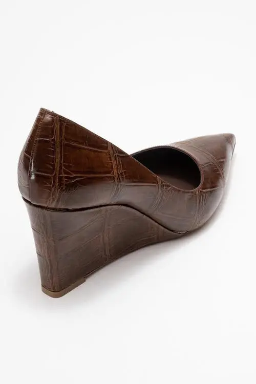 PROLOGUE SHOES Puera Pointed Toe Wedge Pump - Brown Printed