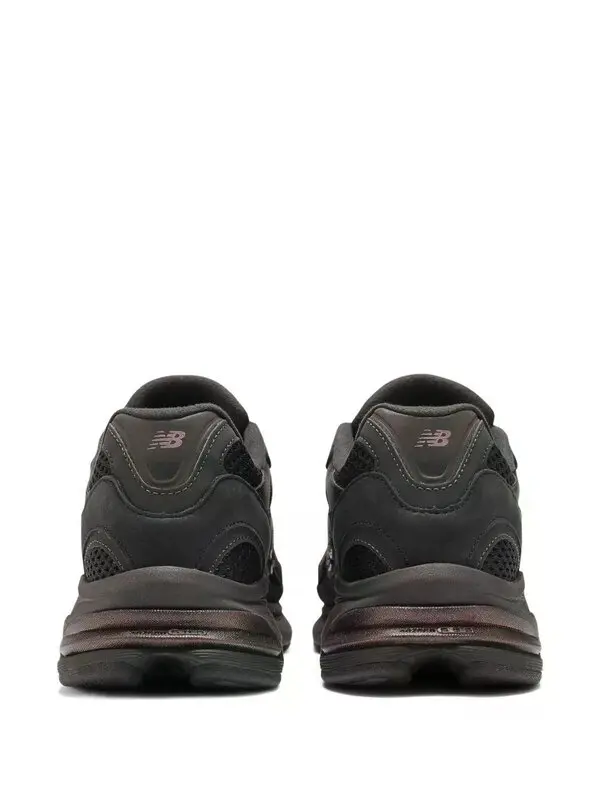 NEW BALANCE 2010 Logo-patch Sneakers - Black